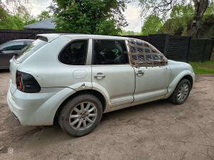Balts Porsche Cayenne 2006 Viļņa, ar dzinēja tilpumu 4.51 L un nobraukumu 243 tūkst. km par 2000 €, foto 5 vietnē AUTOMOTO.COM.LV