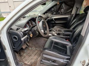 Balts Porsche Cayenne 2006 Viļņa, ar dzinēja tilpumu 4.51 L un nobraukumu 243 tūkst. km par 2000 €, foto 13 vietnē AUTOMOTO.COM.LV