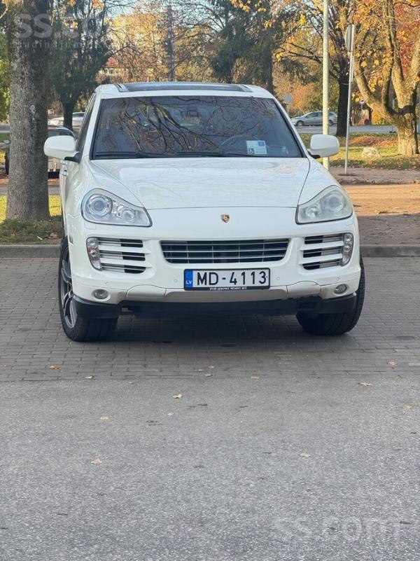 White Porsche Cayenne 2007 in Riga, with an engine capacity of 3.60 L and mileage of 323 thousand km for 5799 €, photo 1 on AUTOMOTO.COM.LV
