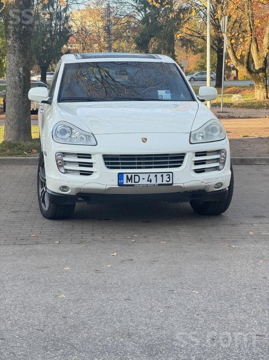 White Porsche Cayenne 2007 in Riga, with an engine capacity of 3.60 L and mileage of 323 thousand km for 5799 €, photo 1 on AUTOMOTO.COM.LV