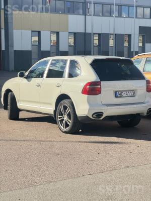 White Porsche Cayenne 2007 in Riga, with an engine capacity of 3.60 L and mileage of 323 thousand km for 5799 €, photo 2 on AUTOMOTO.COM.LV