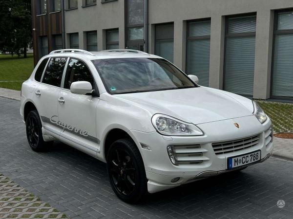 White Porsche Cayenne 2007 in Trakai, with an engine capacity of 3.60 L and mileage of 297 thousand km for 6999 €, photo 1 on AUTOMOTO.COM.LV