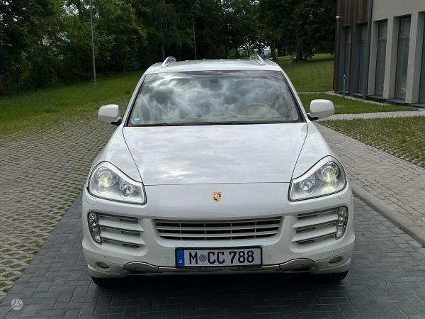 White Porsche Cayenne 2007 in Trakai, with an engine capacity of 3.60 L and mileage of 297 thousand km for 6999 €, photo 2 on AUTOMOTO.COM.LV