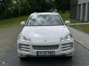 White Porsche Cayenne 2007 in Trakai, with an engine capacity of 3.60 L and mileage of 297 thousand km for 6999 €, photo 3 on AUTOMOTO.COM.LV