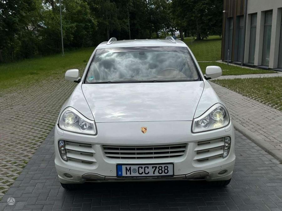 White Porsche Cayenne 2007 in Trakai, with an engine capacity of 3.60 L and mileage of 297 thousand km for 6999 €, photo 3 on AUTOMOTO.COM.LV