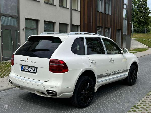 White Porsche Cayenne 2007 in Trakai, with an engine capacity of 3.60 L and mileage of 297 thousand km for 6999 €, photo 5 on AUTOMOTO.COM.LV