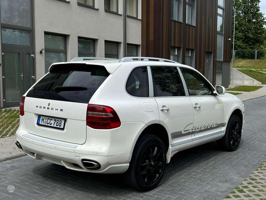 White Porsche Cayenne 2007 in Trakai, with an engine capacity of 3.60 L and mileage of 297 thousand km for 6999 €, photo 6 on AUTOMOTO.COM.LV