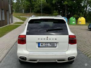 White Porsche Cayenne 2007 in Trakai, with an engine capacity of 3.60 L and mileage of 297 thousand km for 6999 €, photo 7 on AUTOMOTO.COM.LV