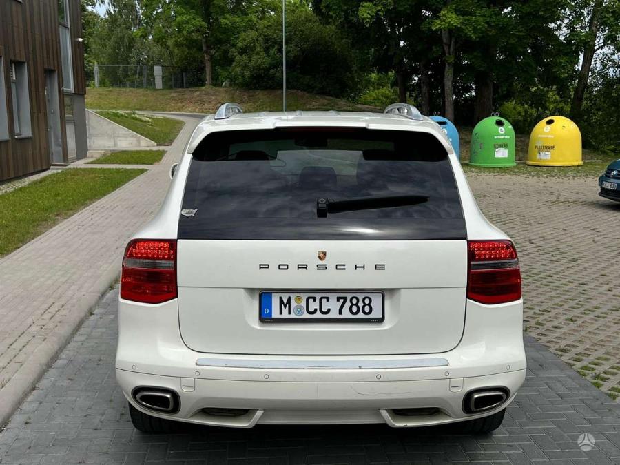 White Porsche Cayenne 2007 in Trakai, with an engine capacity of 3.60 L and mileage of 297 thousand km for 6999 €, photo 7 on AUTOMOTO.COM.LV
