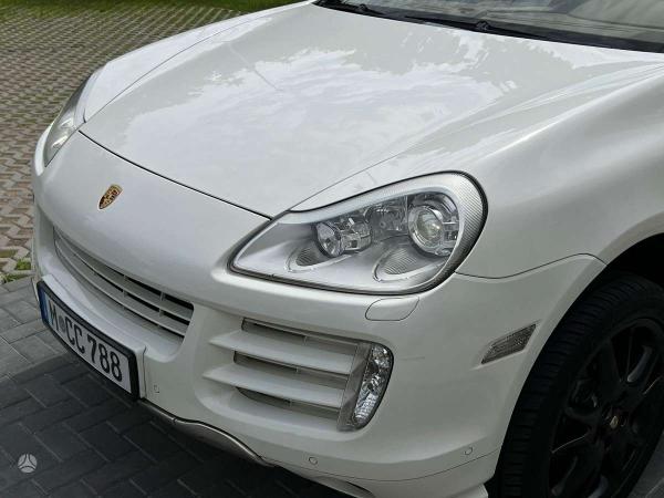 White Porsche Cayenne 2007 in Trakai, with an engine capacity of 3.60 L and mileage of 297 thousand km for 6999 €, photo 8 on AUTOMOTO.COM.LV