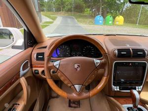 White Porsche Cayenne 2007 in Trakai, with an engine capacity of 3.60 L and mileage of 297 thousand km for 6999 €, photo 11 on AUTOMOTO.COM.LV