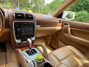 White Porsche Cayenne 2007 in Trakai, with an engine capacity of 3.60 L and mileage of 297 thousand km for 6999 €, photo 13 on AUTOMOTO.COM.LV