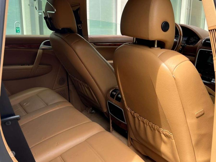 White Porsche Cayenne 2007 in Trakai, with an engine capacity of 3.60 L and mileage of 297 thousand km for 6999 €, photo 20 on AUTOMOTO.COM.LV