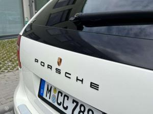 White Porsche Cayenne 2007 in Trakai, with an engine capacity of 3.60 L and mileage of 297 thousand km for 6999 €, photo 26 on AUTOMOTO.COM.LV