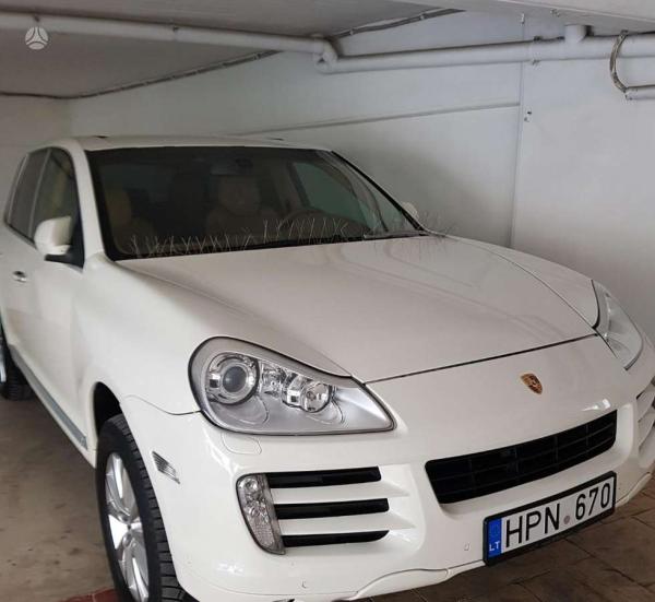 Balts Porsche Cayenne 2008 Viļņa, ar dzinēja tilpumu 3.60 L un nobraukumu 214 tūkst. km par 8000 €, foto 1 vietnē AUTOMOTO.COM.LV