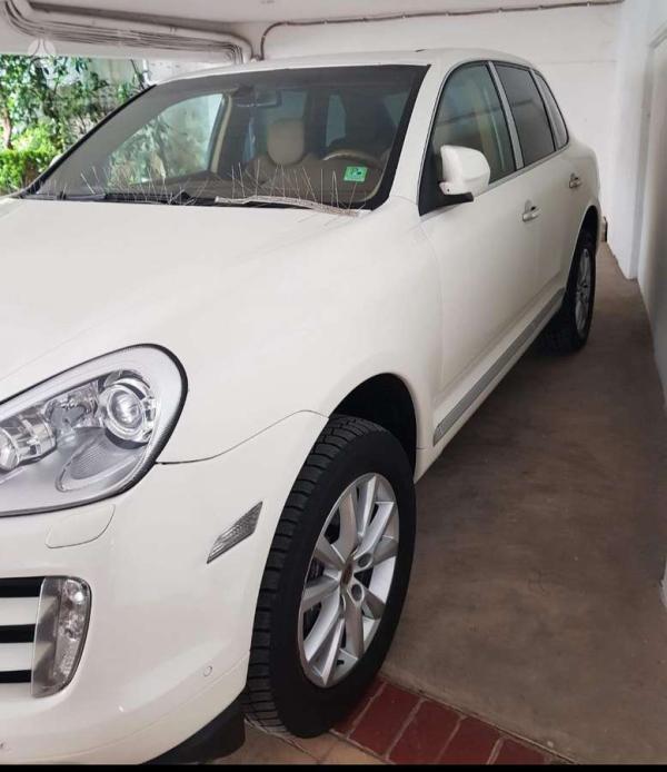 Balts Porsche Cayenne 2008 Viļņa, ar dzinēja tilpumu 3.60 L un nobraukumu 214 tūkst. km par 8000 €, foto 2 vietnē AUTOMOTO.COM.LV