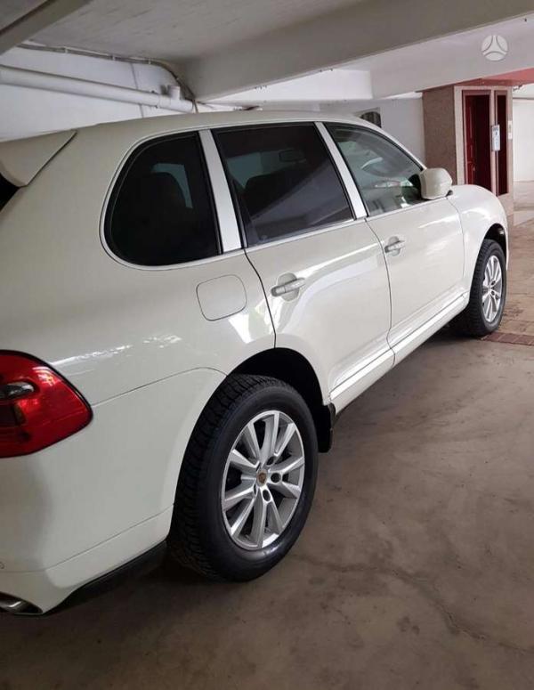 Balts Porsche Cayenne 2008 Viļņa, ar dzinēja tilpumu 3.60 L un nobraukumu 214 tūkst. km par 8000 €, foto 3 vietnē AUTOMOTO.COM.LV