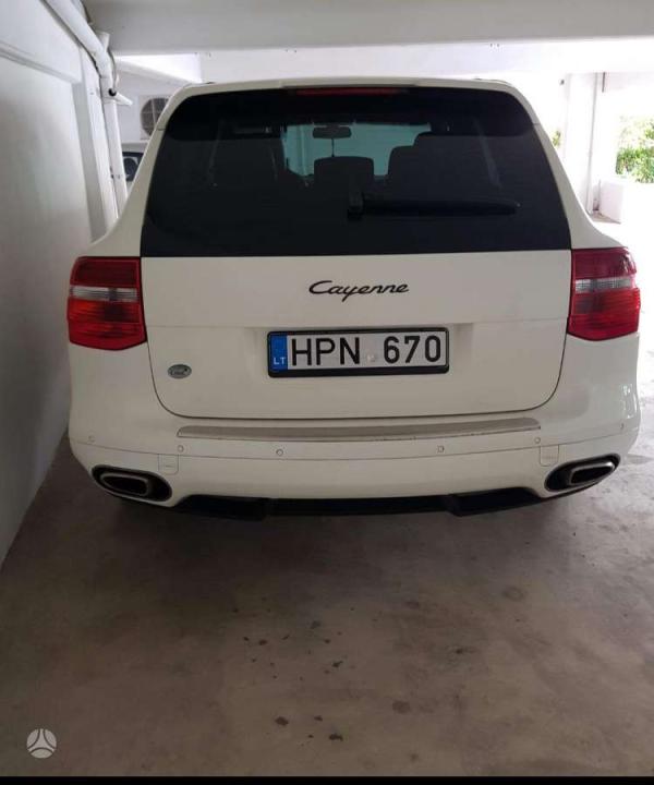Balts Porsche Cayenne 2008 Viļņa, ar dzinēja tilpumu 3.60 L un nobraukumu 214 tūkst. km par 8000 €, foto 4 vietnē AUTOMOTO.COM.LV