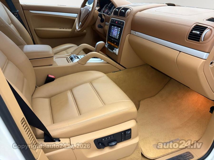 Balts Porsche Cayenne 2008 Tallina, ar dzinēja tilpumu 4.80 L un nobraukumu 47 tūkst. km par 19900 €, foto 10 vietnē AUTOMOTO.COM.LV