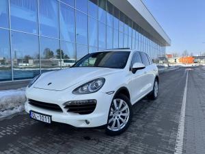 White Porsche Cayenne 2010 in Rezekne, with an engine capacity of 3.00 L and mileage of 244 thousand km for 14700 €, photo  on AUTOMOTO.COM.LV