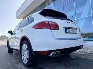 Balts Porsche Cayenne 2010 Rēzekne, ar dzinēja tilpumu 3.00 L un nobraukumu 244 tūkst. km par 14700 €, foto 5 vietnē AUTOMOTO.COM.LV