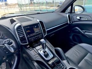 Balts Porsche Cayenne 2010 Rēzekne, ar dzinēja tilpumu 3.00 L un nobraukumu 244 tūkst. km par 14700 €, foto 9 vietnē AUTOMOTO.COM.LV