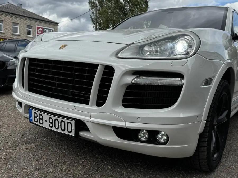 Белый Порше Каен 2010 в Даугавпилс, объемом двигателя 3.00 л и пробегом 360 тыс. км за 12000 €, фото 10 на AUTOMOTO.COM.LV