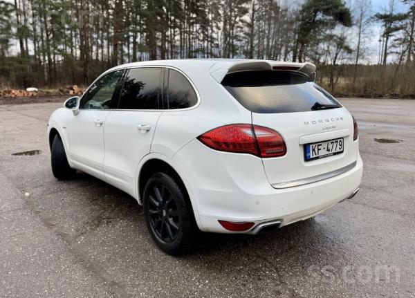 Balts Porsche Cayenne 2011 Jūrmala, ar dzinēja tilpumu 3.00 L un nobraukumu 343 tūkst. km par 11500 €, foto 2 vietnē AUTOMOTO.COM.LV