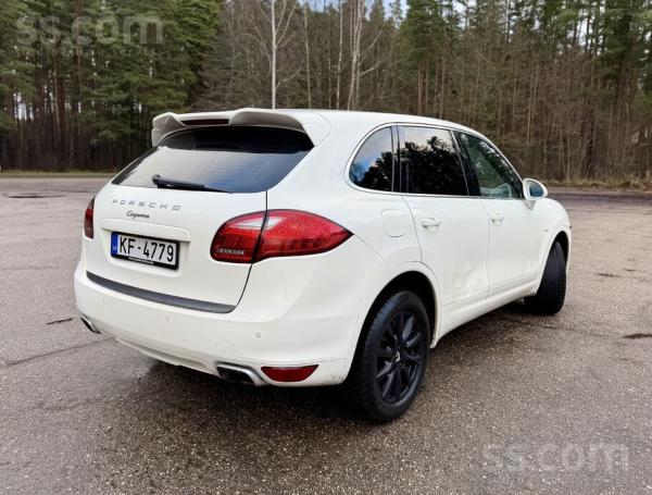 Balts Porsche Cayenne 2011 Jūrmala, ar dzinēja tilpumu 3.00 L un nobraukumu 343 tūkst. km par 11500 €, foto 4 vietnē AUTOMOTO.COM.LV