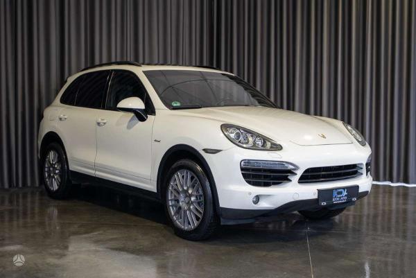 Balts Porsche Cayenne 2011 Marijampole, ar dzinēja tilpumu 2.97 L un nobraukumu 304 tūkst. km par 14450 €, foto 1 vietnē AUTOMOTO.COM.LV