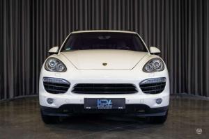 White Porsche Cayenne 2011 in Marijampole, with an engine capacity of 2.97 L and mileage of 304 thousand km for 14450 €, photo 2 on AUTOMOTO.COM.LV