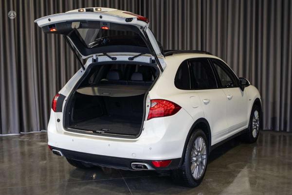 Balts Porsche Cayenne 2011 Marijampole, ar dzinēja tilpumu 2.97 L un nobraukumu 304 tūkst. km par 14450 €, foto 9 vietnē AUTOMOTO.COM.LV