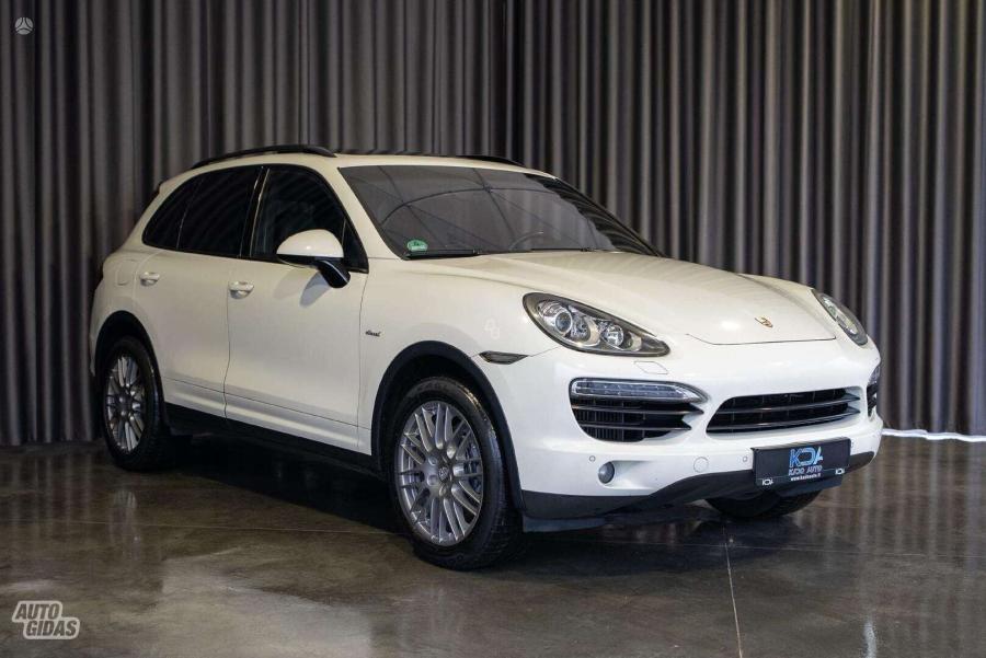 White Porsche Cayenne 2011 in Marijampole, with an engine capacity of 3.00 L and mileage of 304 thousand km for 14450 €, photo 1 on AUTOMOTO.COM.LV