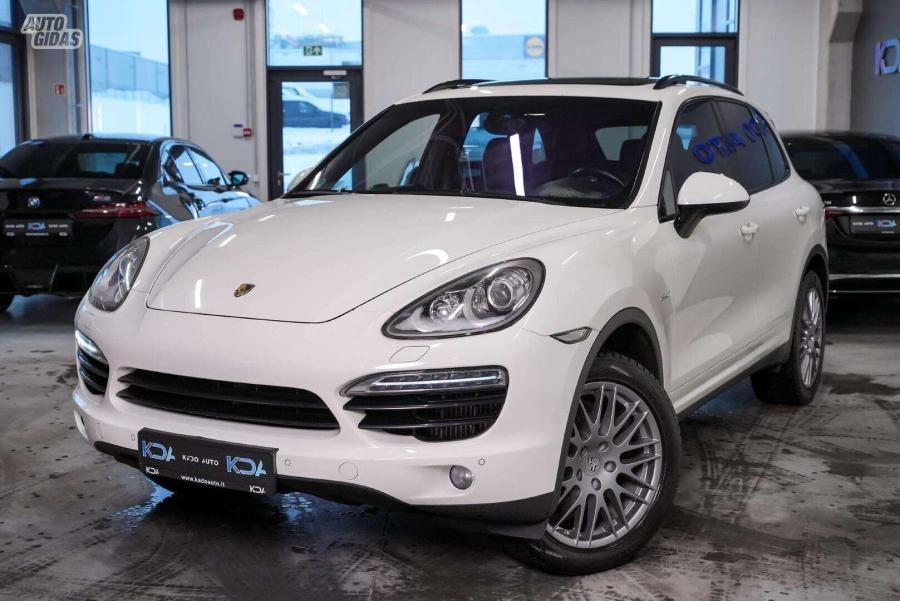 White Porsche Cayenne 2011 in Marijampole, with an engine capacity of 3.00 L and mileage of 304 thousand km for 13850 €, photo 4 on AUTOMOTO.COM.LV