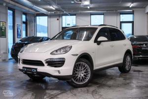 White Porsche Cayenne 2011 in Marijampole, with an engine capacity of 3.00 L and mileage of 304 thousand km for 13850 €, photo 5 on AUTOMOTO.COM.LV
