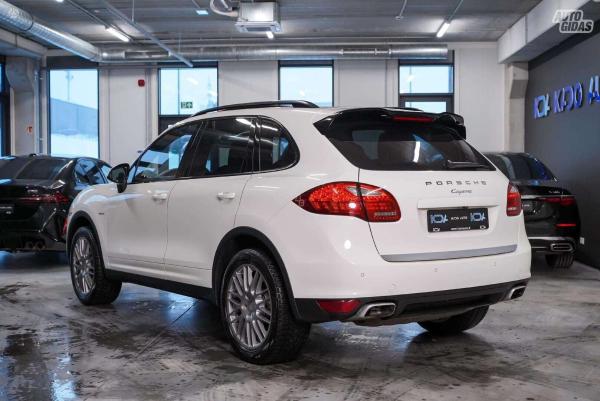 Balts Porsche Cayenne 2011 Marijampole, ar dzinēja tilpumu 3.00 L un nobraukumu 304 tūkst. km par 13950 €, foto 8 vietnē AUTOMOTO.COM.LV