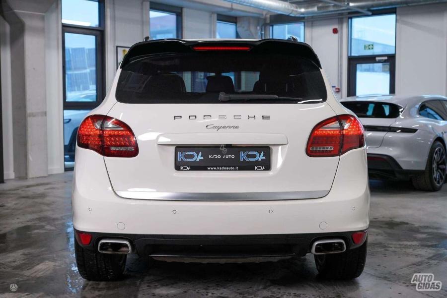 White Porsche Cayenne 2011 in Marijampole, with an engine capacity of 3.00 L and mileage of 304 thousand km for 13850 €, photo 10 on AUTOMOTO.COM.LV