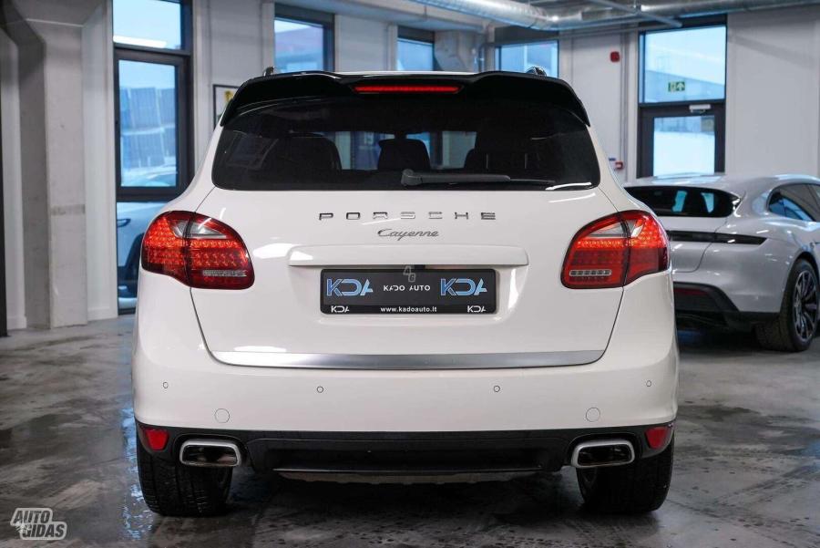 White Porsche Cayenne 2011 in Marijampole, with an engine capacity of 3.00 L and mileage of 304 thousand km for 13850 €, photo 12 on AUTOMOTO.COM.LV