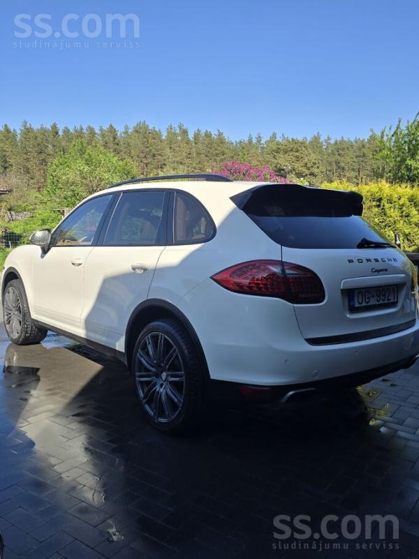 Balts Porsche Cayenne 2011 Rīga, ar dzinēja tilpumu 3.00 L un nobraukumu 299 tūkst. km par 15499 €, foto 4 vietnē AUTOMOTO.COM.LV