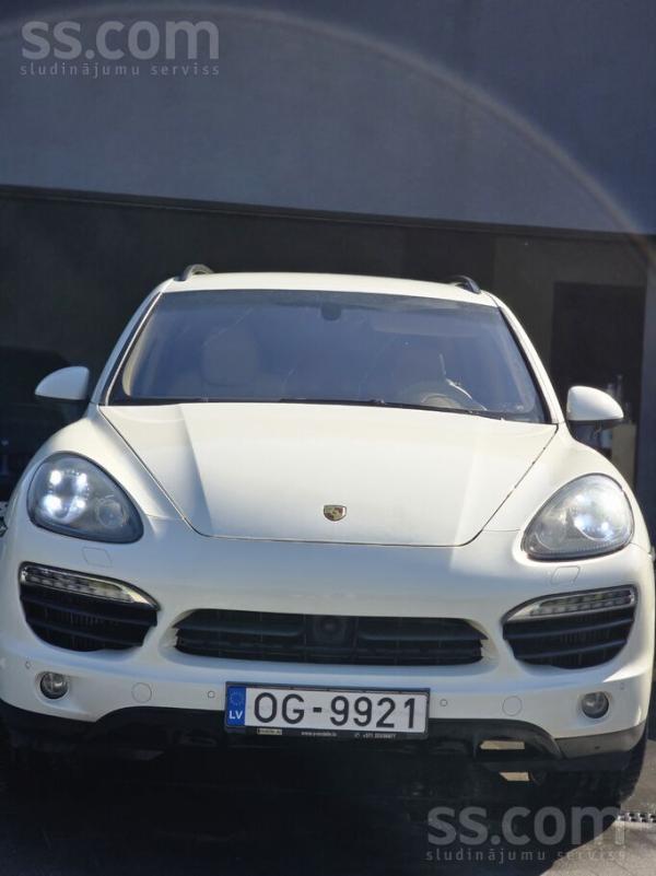 Balts Porsche Cayenne 2011 Rīga, ar dzinēja tilpumu 3.00 L un nobraukumu 299 tūkst. km par 15499 €, foto 5 vietnē AUTOMOTO.COM.LV