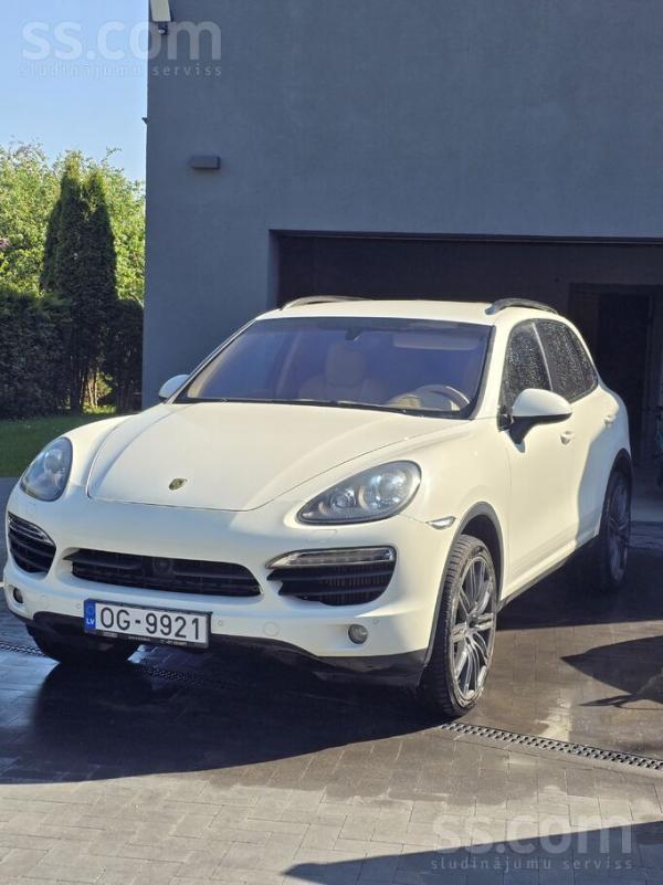 Balts Porsche Cayenne 2011 Rīga, ar dzinēja tilpumu 3.00 L un nobraukumu 299 tūkst. km par 14995 €, foto 1 vietnē AUTOMOTO.COM.LV