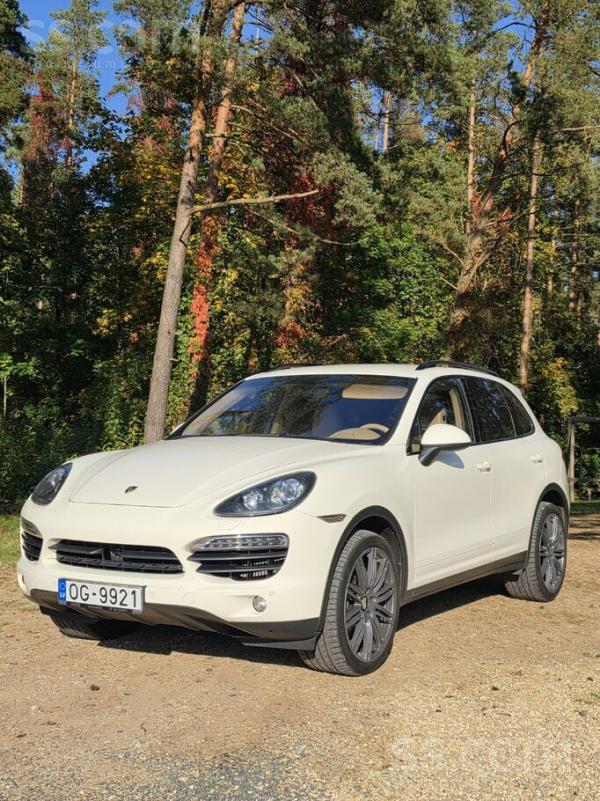 Balts Porsche Cayenne 2011 Rīga, ar dzinēja tilpumu 3.00 L un nobraukumu 299 tūkst. km par 13850 €, foto 1 vietnē AUTOMOTO.COM.LV