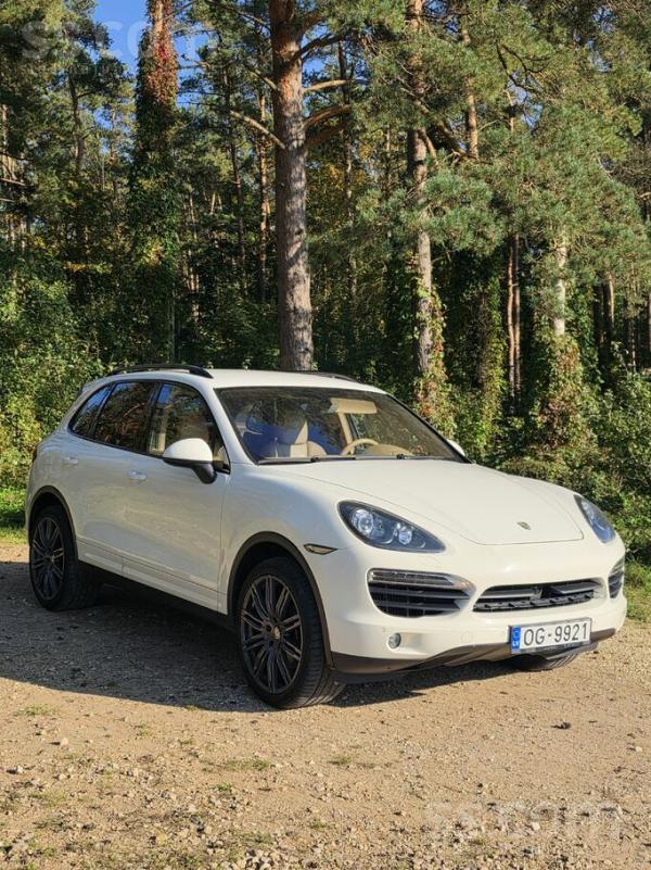 Balts Porsche Cayenne 2011 Rīga, ar dzinēja tilpumu 3.00 L un nobraukumu 299 tūkst. km par 13850 €, foto 3 vietnē AUTOMOTO.COM.LV
