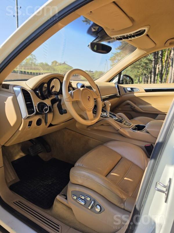 Balts Porsche Cayenne 2011 Rīga, ar dzinēja tilpumu 3.00 L un nobraukumu 299 tūkst. km par 13850 €, foto 11 vietnē AUTOMOTO.COM.LV