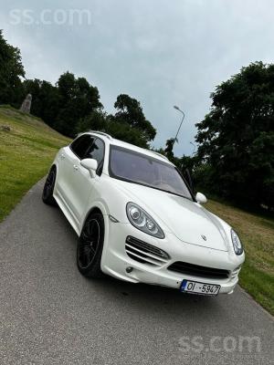 White Porsche Cayenne 2011 in Riga, with an engine capacity of 3.00 L and mileage of 0 thousand km for 12999 €, photo  on AUTOMOTO.COM.LV
