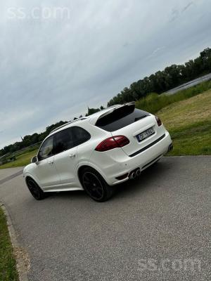 White Porsche Cayenne 2011 in Riga, with an engine capacity of 3.00 L and mileage of 0 thousand km for 12999 €, photo 16 on AUTOMOTO.COM.LV