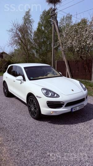 White Porsche Cayenne 2011 in Riga, with an engine capacity of 4.80 L and mileage of 171 thousand km for 15480 €, photo 5 on AUTOMOTO.COM.LV
