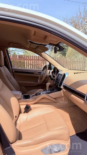 White Porsche Cayenne 2011 in Riga, with an engine capacity of 4.80 L and mileage of 171 thousand km for 15480 €, photo 13 on AUTOMOTO.COM.LV