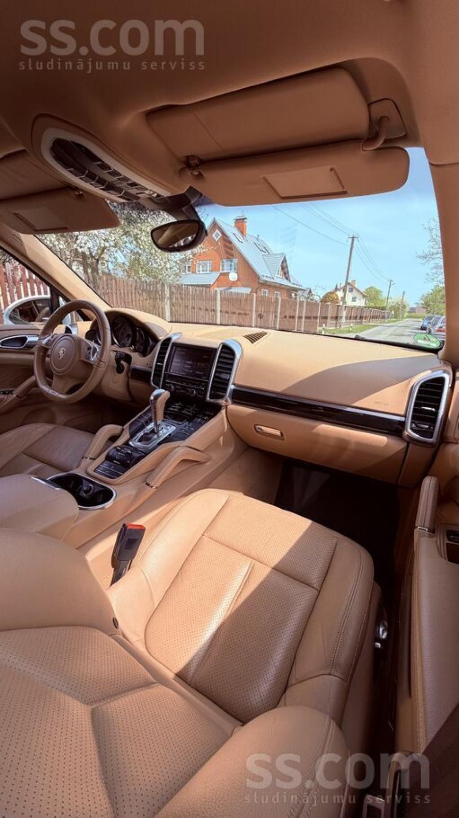 White Porsche Cayenne 2011 in Riga, with an engine capacity of 4.80 L and mileage of 171 thousand km for 15480 €, photo 14 on AUTOMOTO.COM.LV