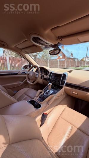 White Porsche Cayenne 2011 in Riga, with an engine capacity of 4.80 L and mileage of 171 thousand km for 15480 €, photo 15 on AUTOMOTO.COM.LV
